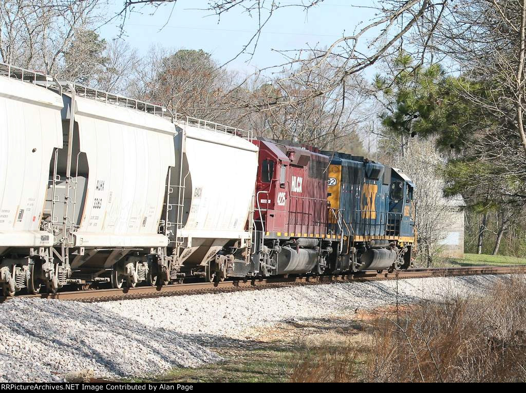 HLCX GP40 4225 and CSX GP40-2 6092